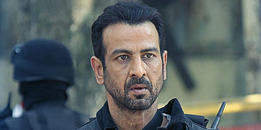 Ronit Roy's son orders Play Station 4 online, receives blank paper