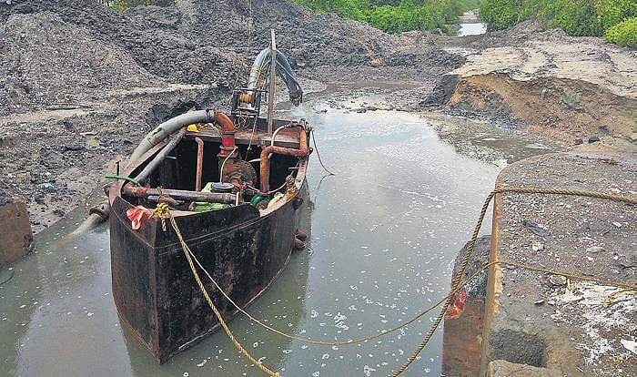 Buckingham Canal turns dump, poses flood threat