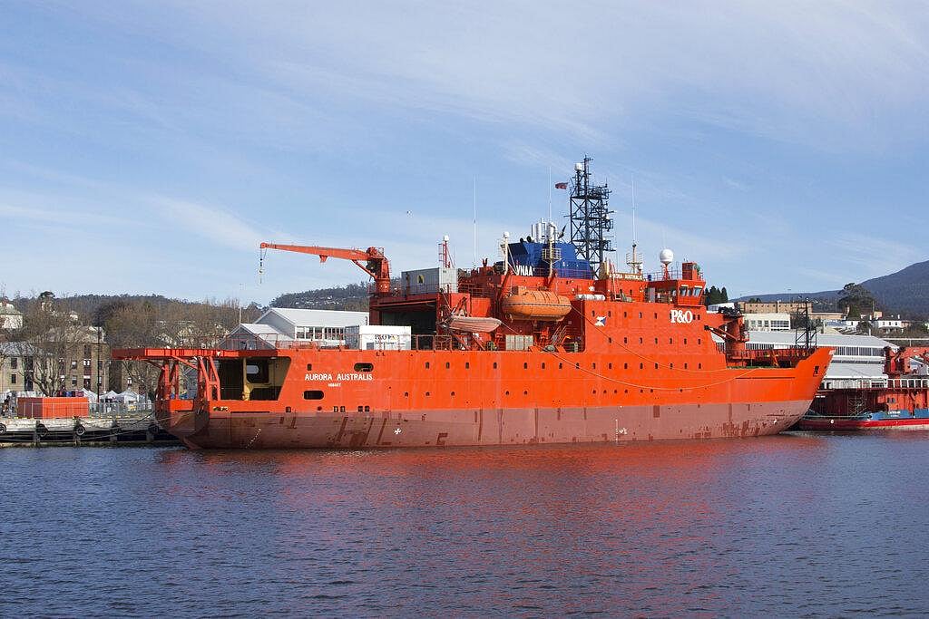 Icebreaker leaves Australia after 150 Antarctica trips