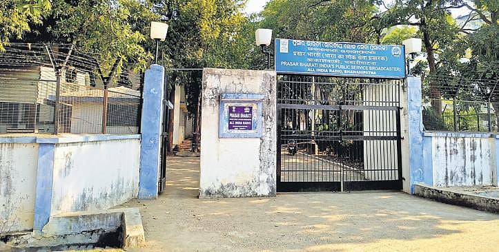 Doordarshan and All India Radio gasp for breath in Kalahandi