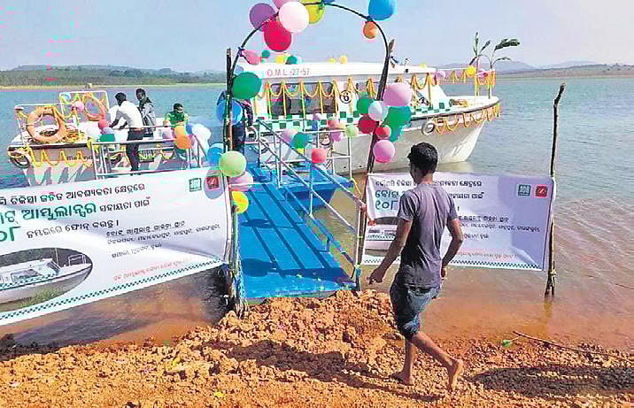 Villagers cheer as boat ambulance service kicks off