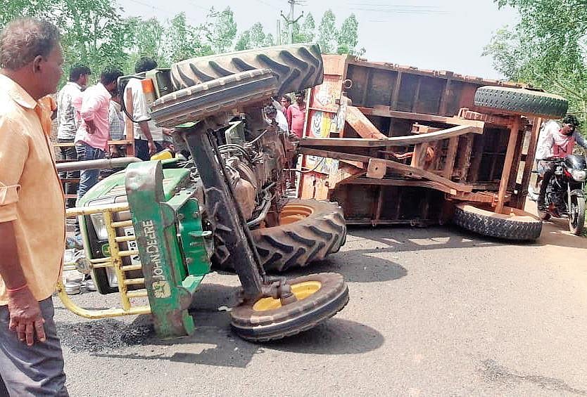 One killed as tractor turns turtle