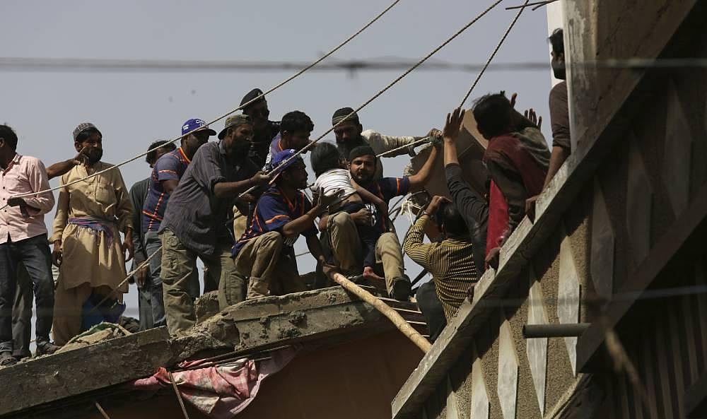 Eight dead, 36 injured in Karachi building collapse