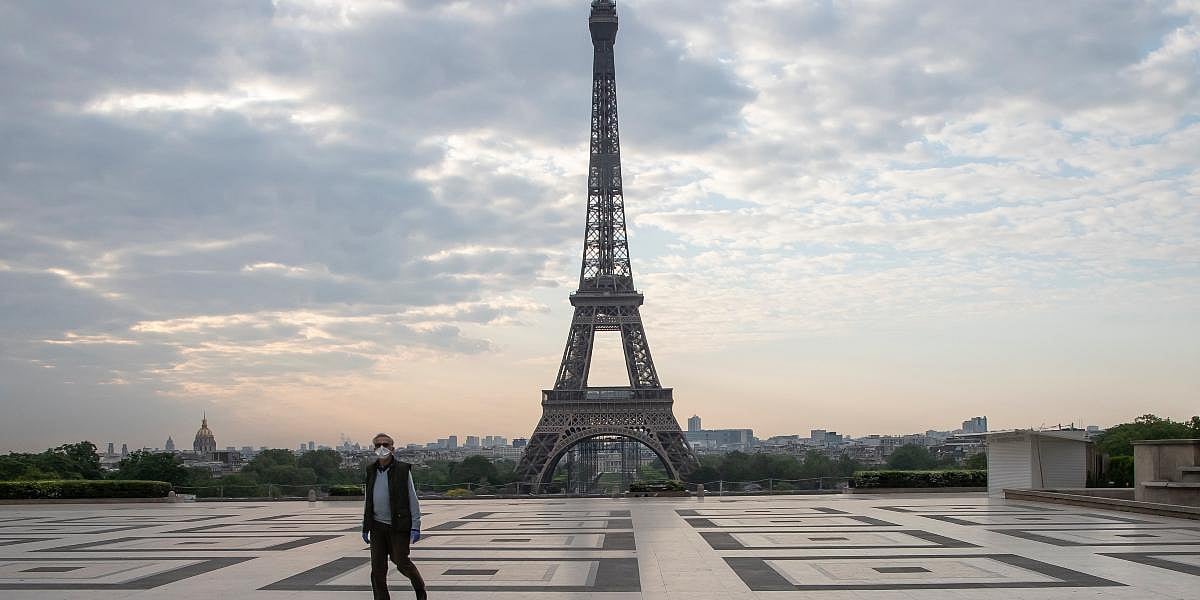 Citizens defy COVID-19 lockdown in Paris by dancing, briefly, in the street