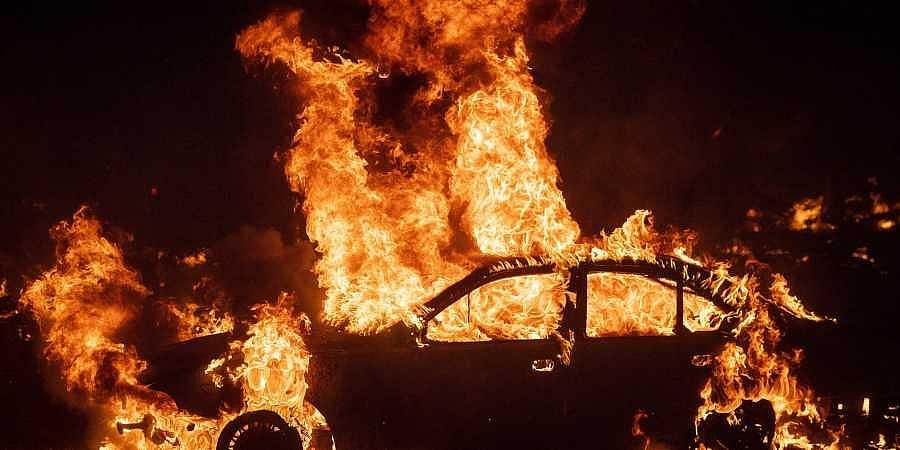 Man sets car, with three people sitting inside, on fire after business ...