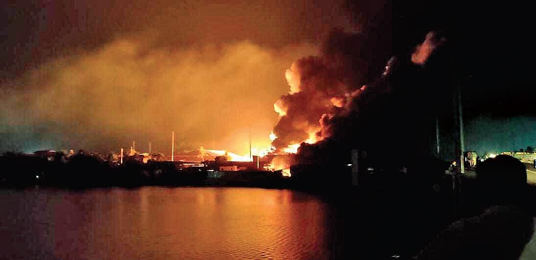 Massive fire in Edayar industrial area, losses pegged at Rs 1 crore