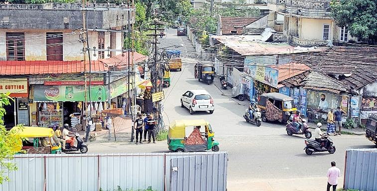Thammanam-Pullepady road devpt remains a dream even after 30 yrs