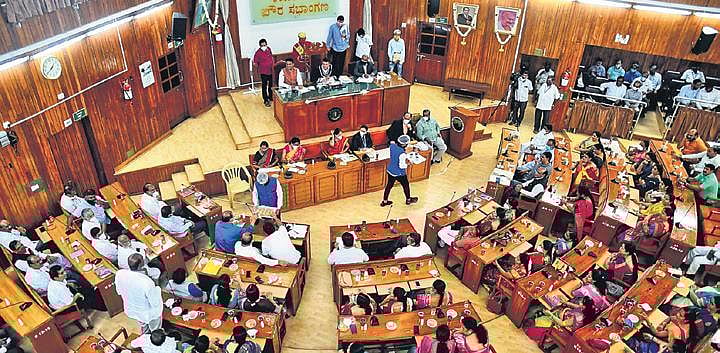 Guv gives nod to BBMP Act, Mayor gets longer tenure