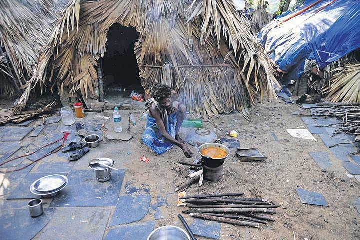 25 Irular families live off ECR on a theru with no loos, water