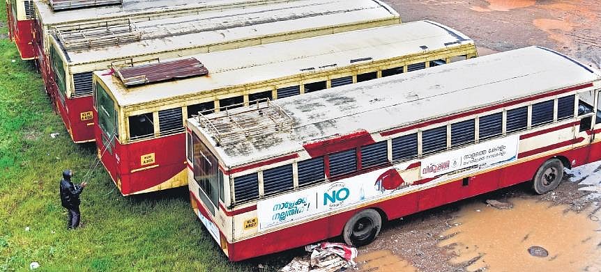 KSRTC strike leaves passengers stranded, trade unions and Kerala govt ...