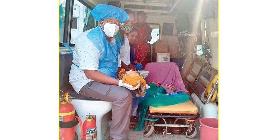 Woman gives birth to baby in 108-ambulance