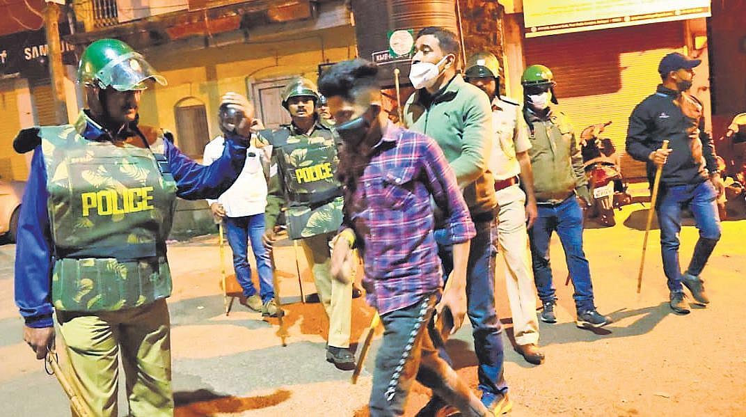 Statue desecration sparks violence along Karnataka-M’rashtra border