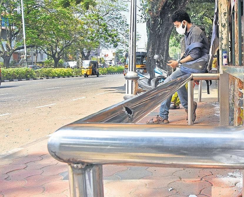 Uncomfortable seating bothers commuters
