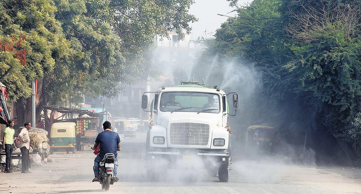 Delhi govt launches anti-dust campaign to tackle pollution, sets 14 ...