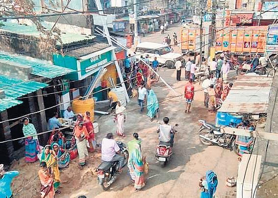 Congestion roadblock for ambulance to PRM medical college