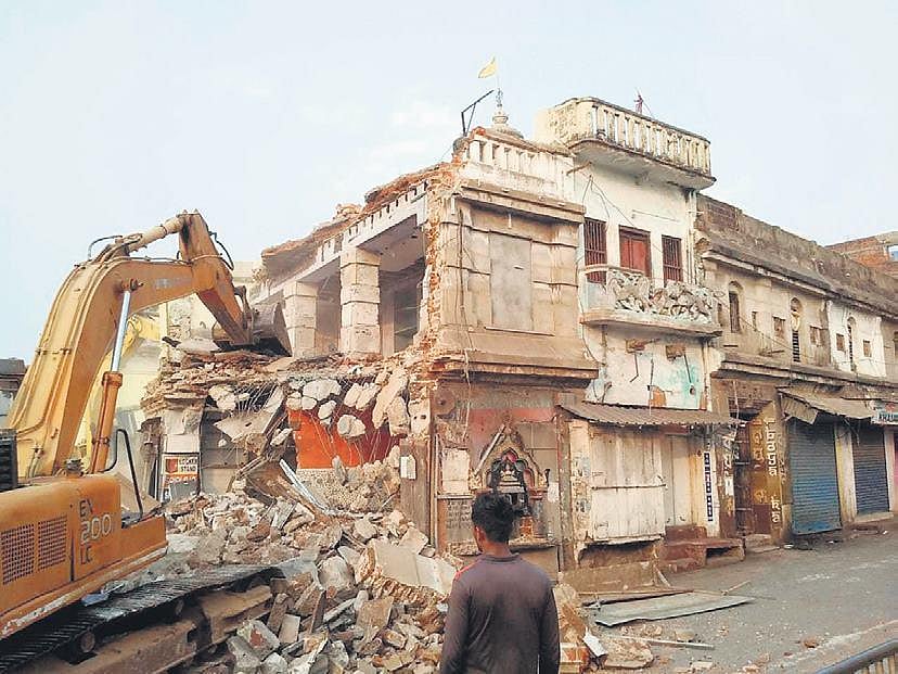 850-year-old mutt faces bulldozer as eviction resumes