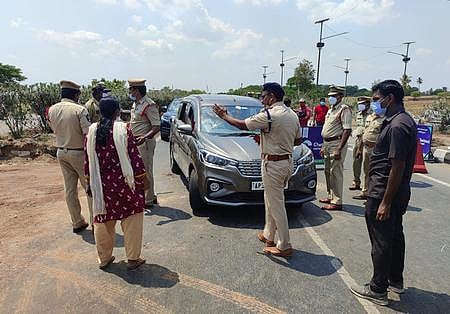 Hundreds of vehicles stranded at AP-TS border