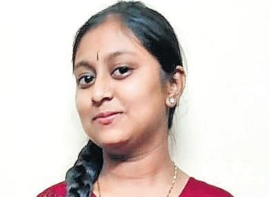 I’m happy SSLC exams will be held, says teen flower seller