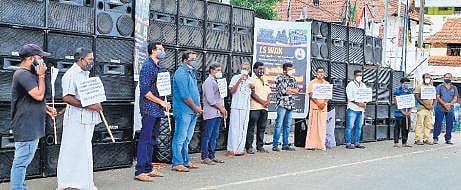 Light and sound workers in the lurch