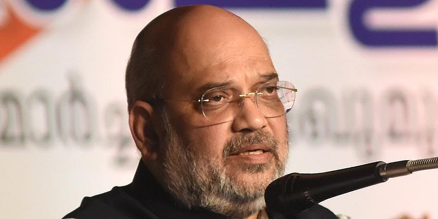 AIADMK leaders call on Amit Shah to hand over a memorandum of Tamil ...