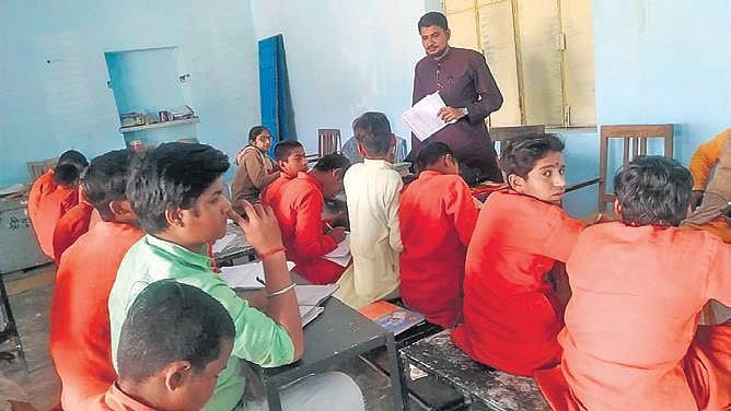 On a mission to take ‘Dev Bhasha’ to people: UP man conducts free ...