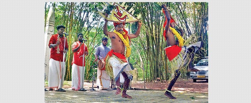Virtual Onam: Kerala Tourism to air 53 rare ethnic art forms
