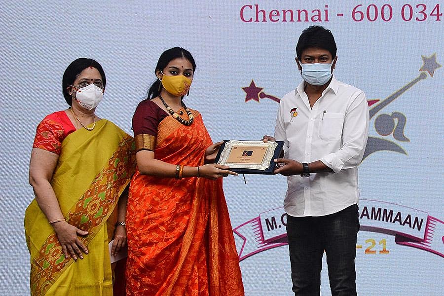 MOP Vaishnav honours achievers