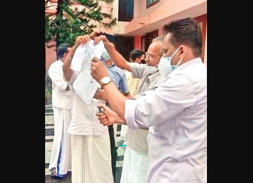 Reading of pastoral letter: Ruckus at church in Kerala's Aluva