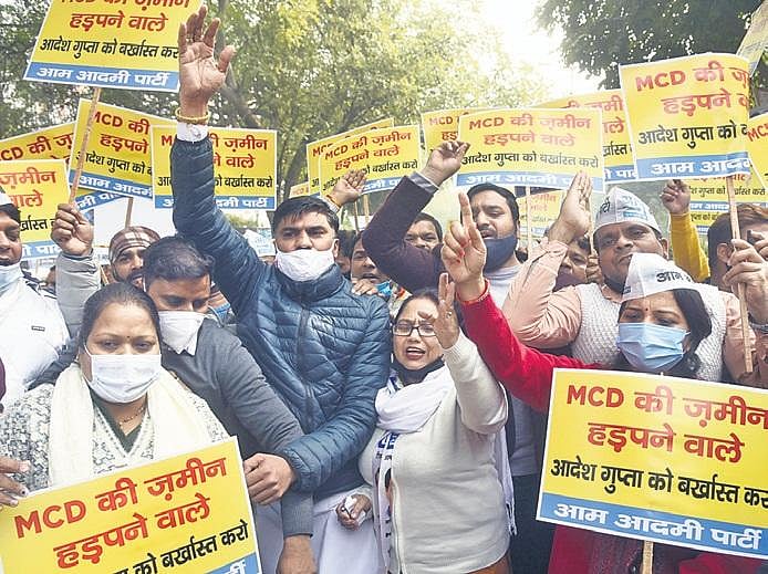 Land deals: AAP demands Adesh Gupta resign