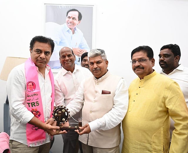 Another Telangana BJP leader Rapolu Ananda Bhaskar quits party, joins TRS
