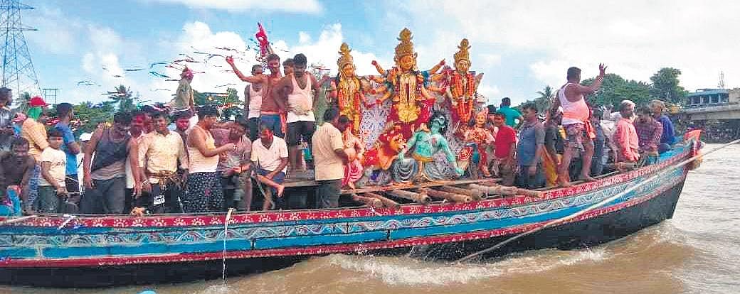 Kendrapara: Boat ride for Maa Durga before immersion