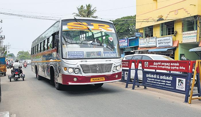 Private passenger buses jump lane at Palpannai junction, leave other ...