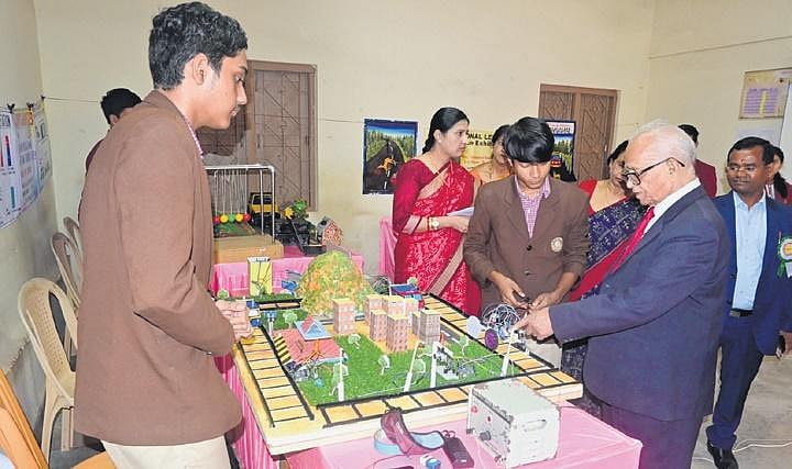 Odisha: Young scientists showcase models at CBSE regional science ...