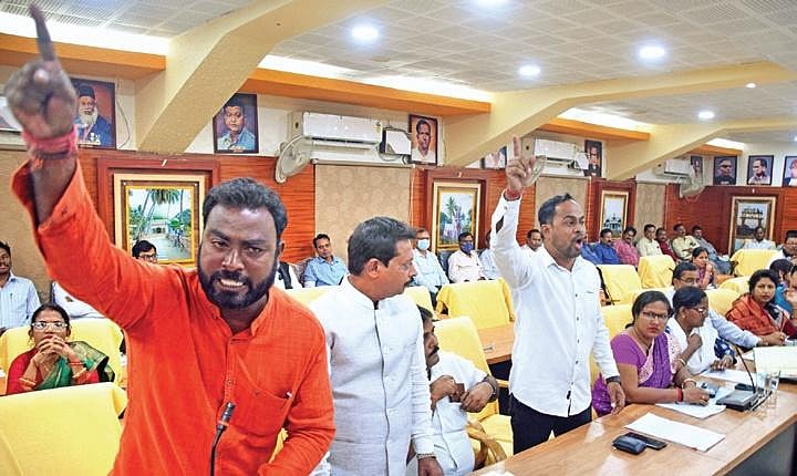 Odisha: CMC stalemate ends, corporators allege corruption in Baliyatra