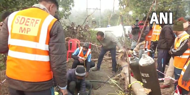 Madhya Pradesh: As Betul borewell child rescue crosses 65 hrs, mother ...