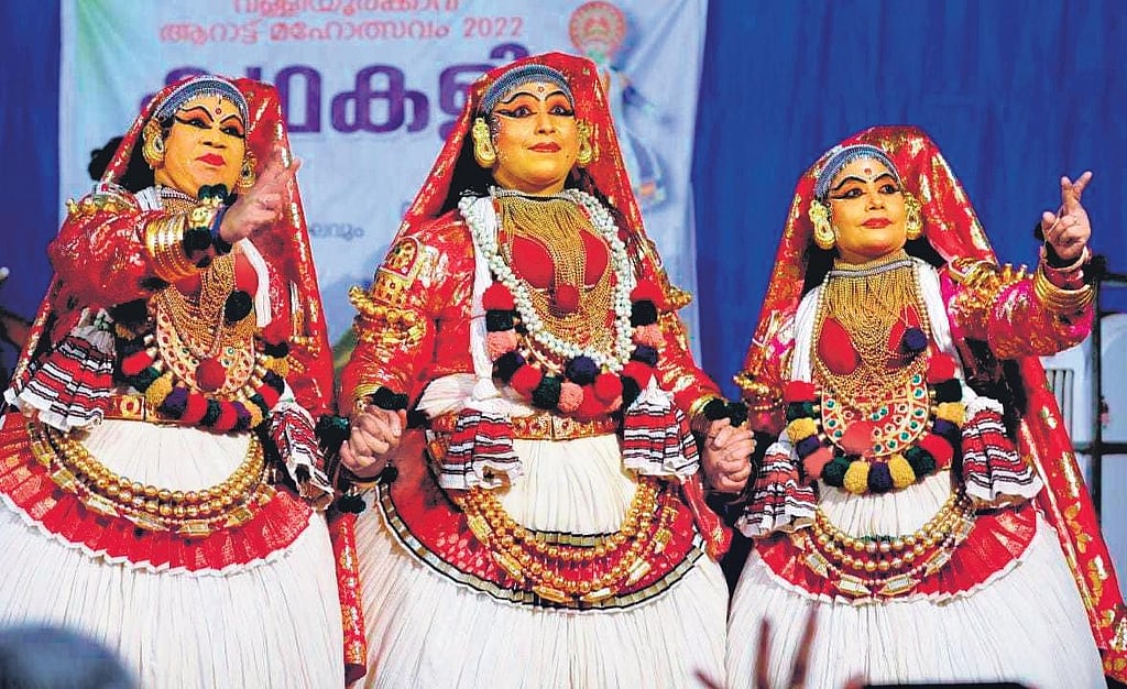 Wayanad collector sets files aside, dons Damayanthi’s role