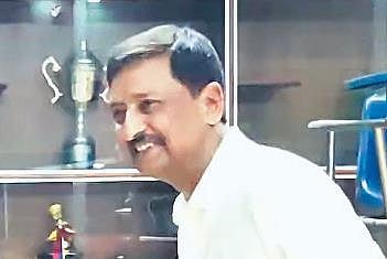 DU professor wins fight against Parkinson’s by letting the body play