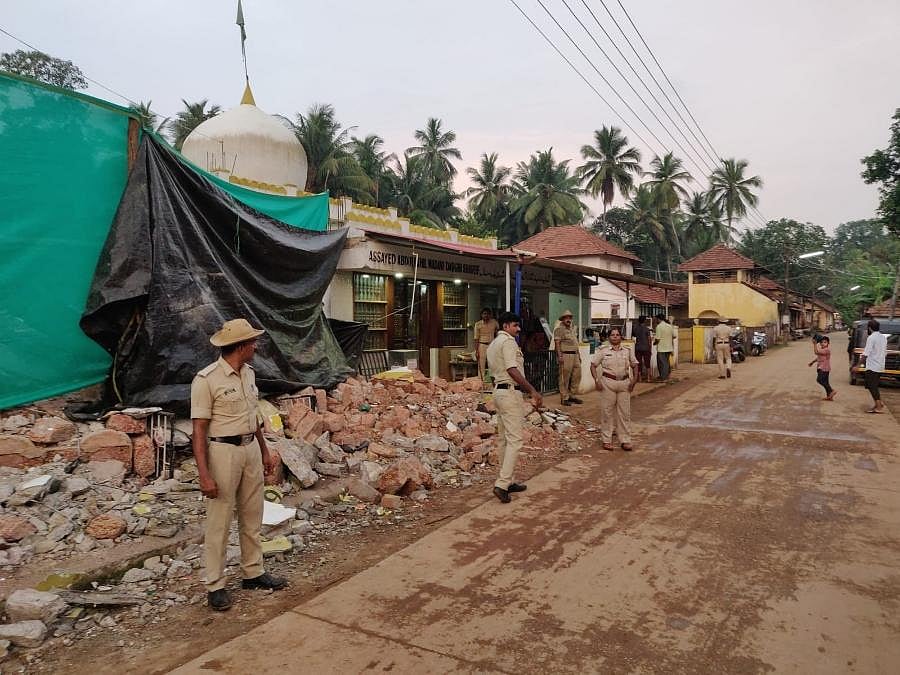 Court orders restraint of dismantling structure behind mosque in Malali ...