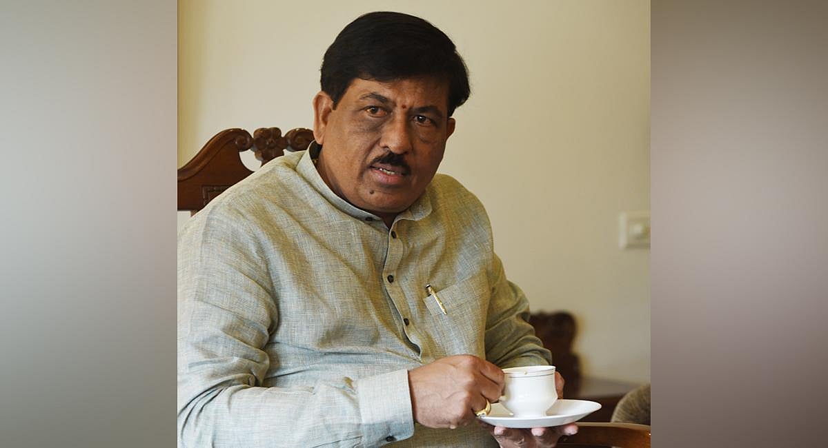 Minister Murugesh Nirani flays IAS officer in Assembly