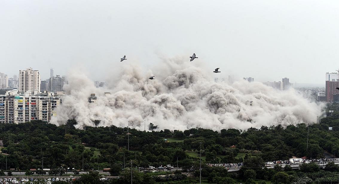 Twin tower demolition: Boundary wall of nearby society damaged ...