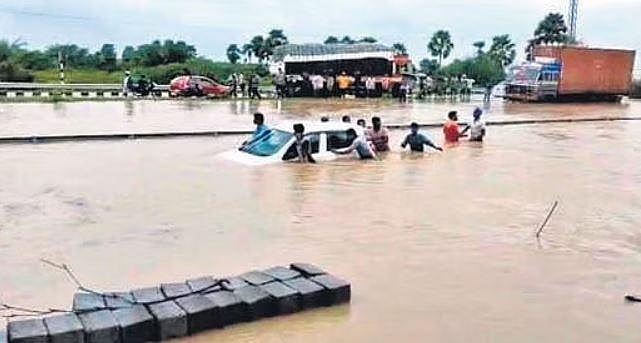 First flood warning at Cotton Barrage