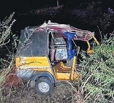 Two killed as granite slabs fall on auto in Telangana