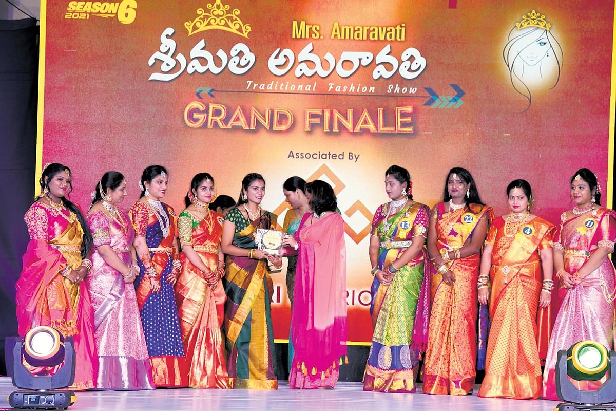 Married glams of Andhra set ramp on fire