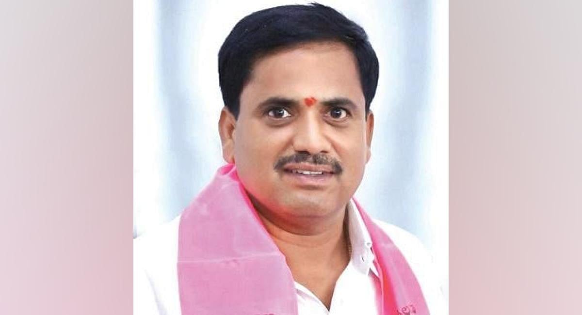 MLC Kasireddy resigns from BRS, may join Congress