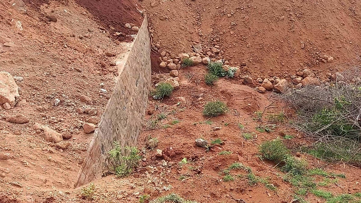 Check dams in Thadagam closed by a land promoter: Activists