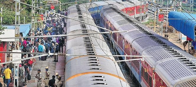 Passengers risk life to board trains at Kengeri station in Karnataka
