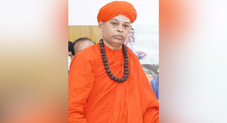 Murugha Seer Shivamurthy Sharanaru released after 14 months in jail