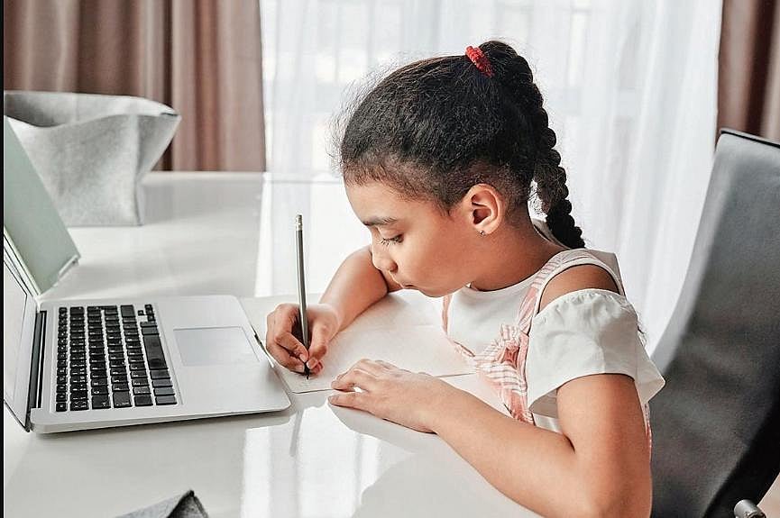 Experts blame online learning for students’ short attention span