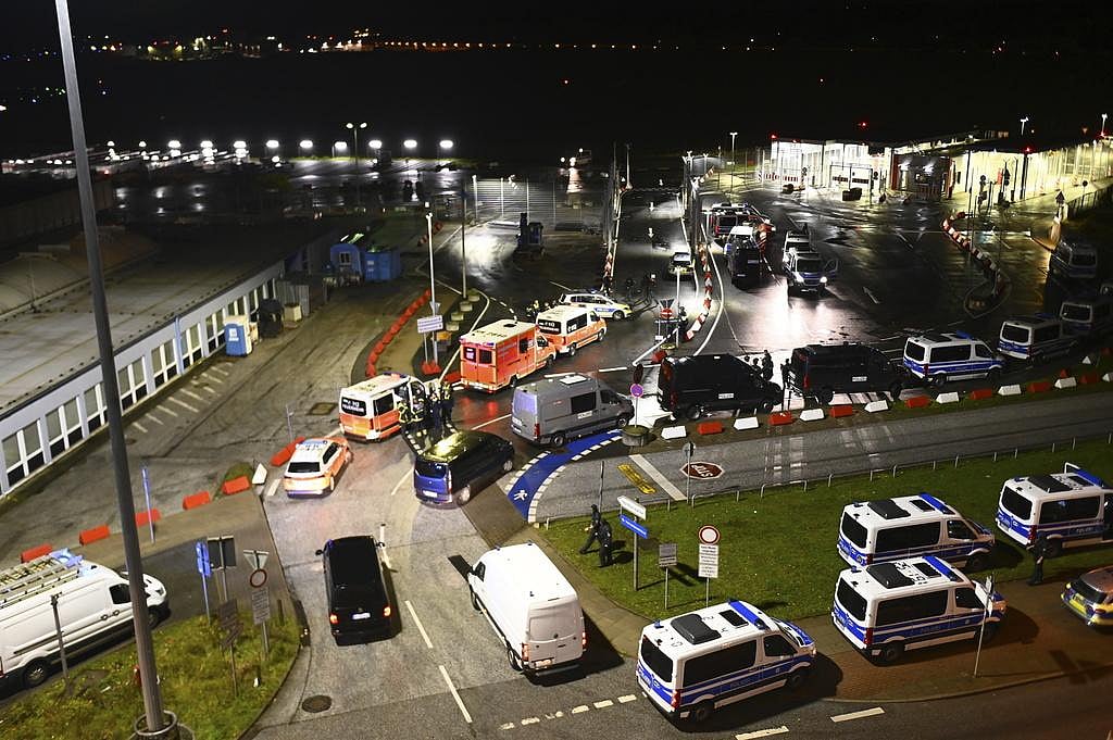 German police advise travellers to avoid Hamburg airport due to an ...