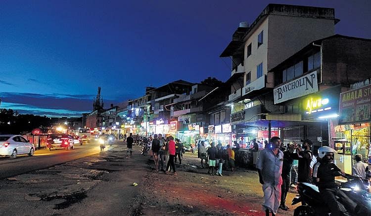 Kochi takeaway eatery shutdown after food poisoning complaints